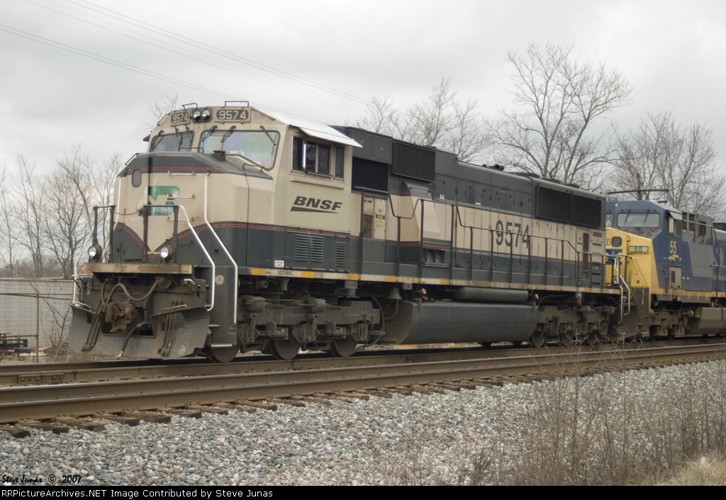 BNSF 9574 leads an all AC powered Q525